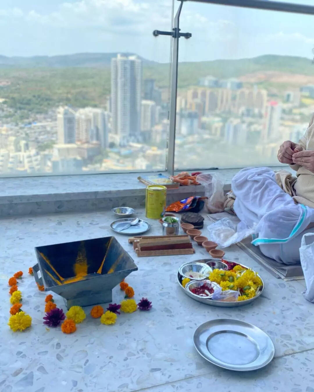 Sushmita Sen House: मुंबई के इस आलीशान घर में मम्मी- पापा के साथ शिफ्ट ...