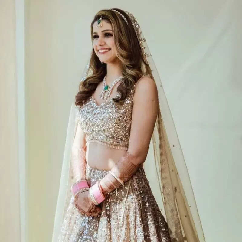 दुल्हन बनकर जरा भी नहीं जचीं ये हसीनाएं, लाखों-करोड़ों का जोड़ा पहनकर ...