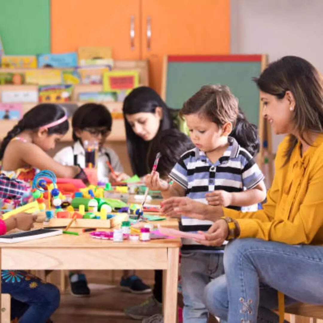3 या 4 साल- क्या है बच्चों को स्कूल भेजने की सही उम्र, खेल-खेल में ...