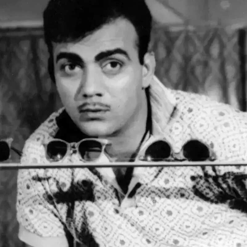 बच्चों की अर्थी को कंधा देकर बिखरे ये स्टार्स, Tishaa Kumar के अंतिम ...