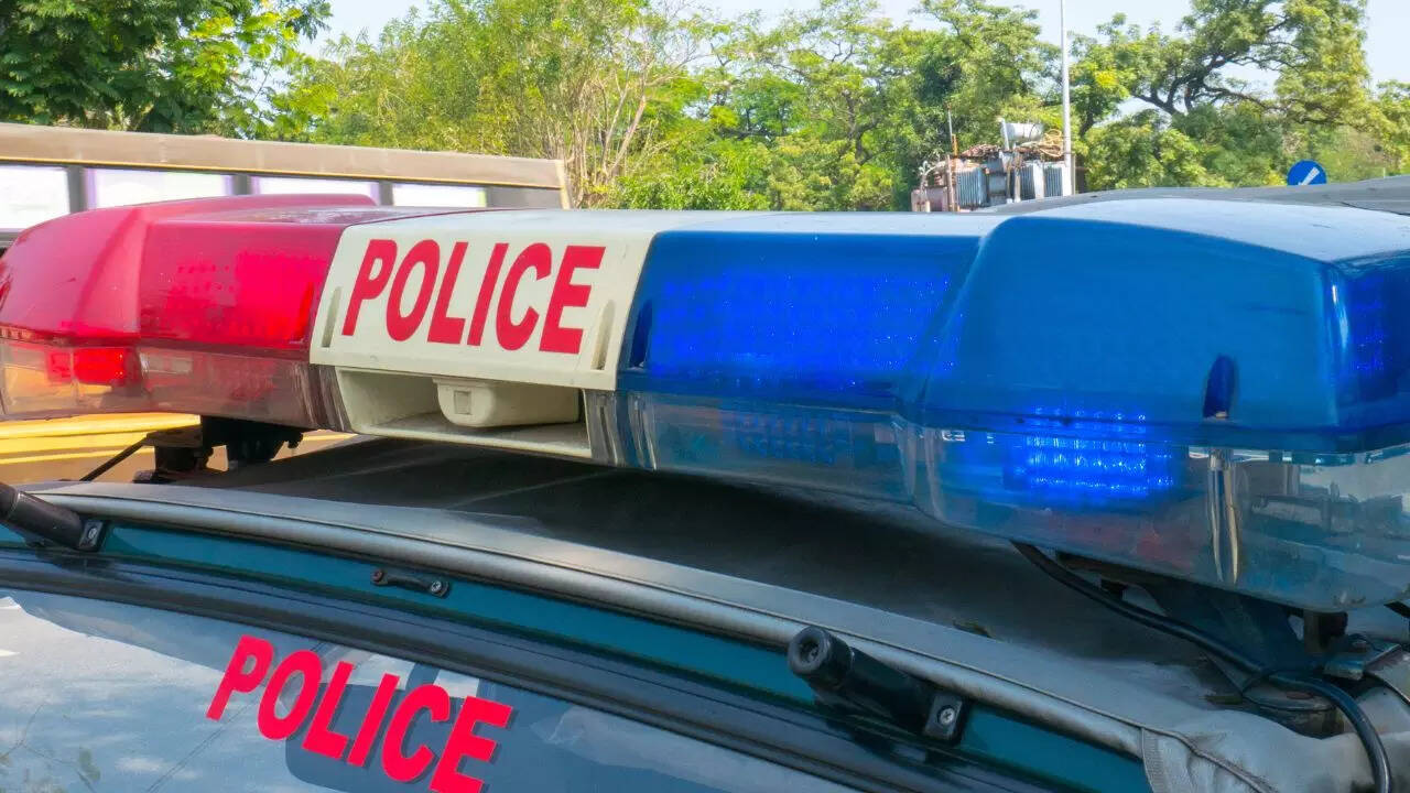 Noida News: नोएडा की सुपरनोवा बिल्डिंग में शराब पार्टी, 19वें फ्लोर से ...