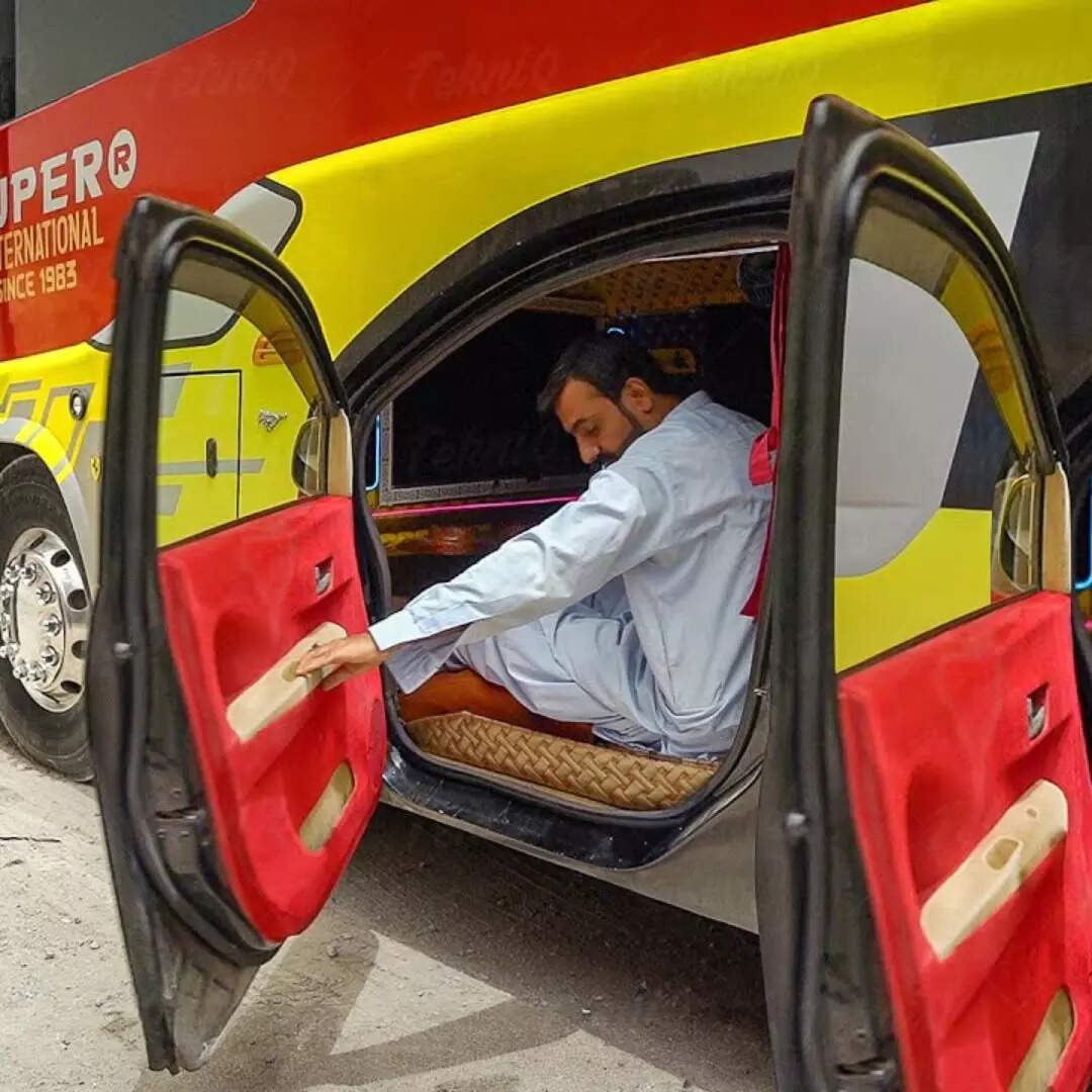 This Limousine Bus In Pakistan Is A New Trend Setter