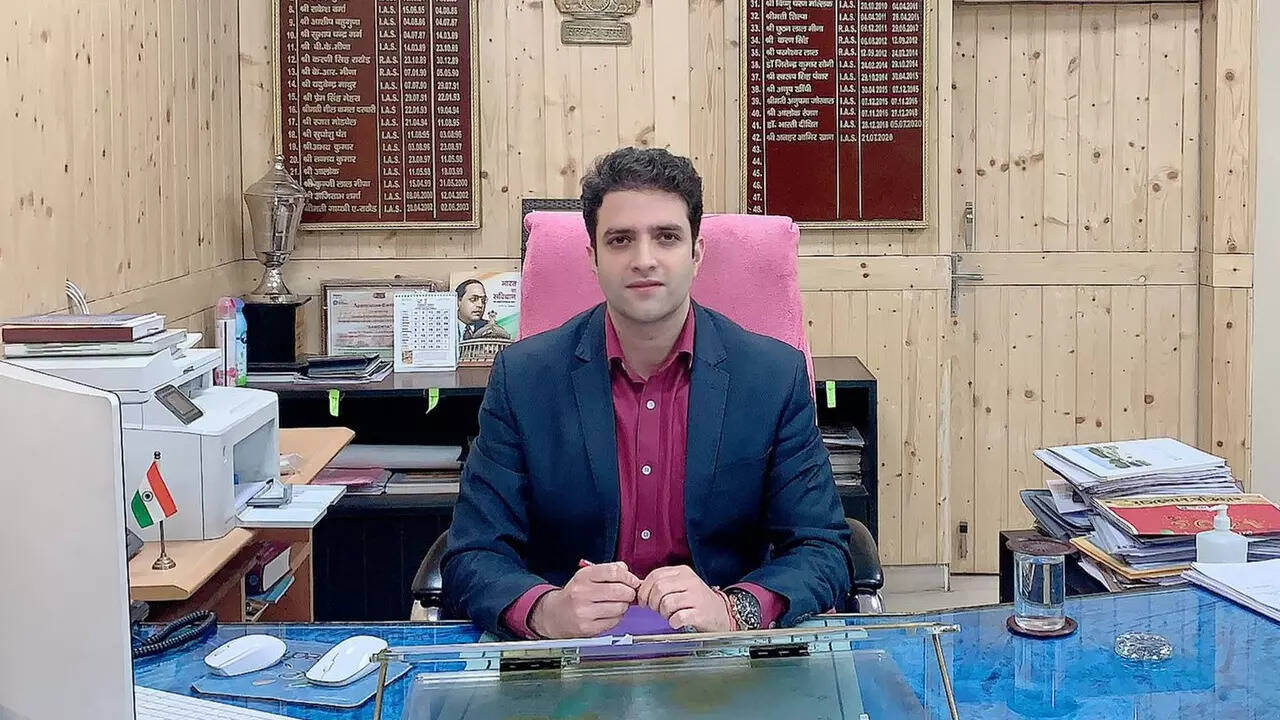 Meta AI tells How to become IAS in first attempt of UPSC Civil service ...