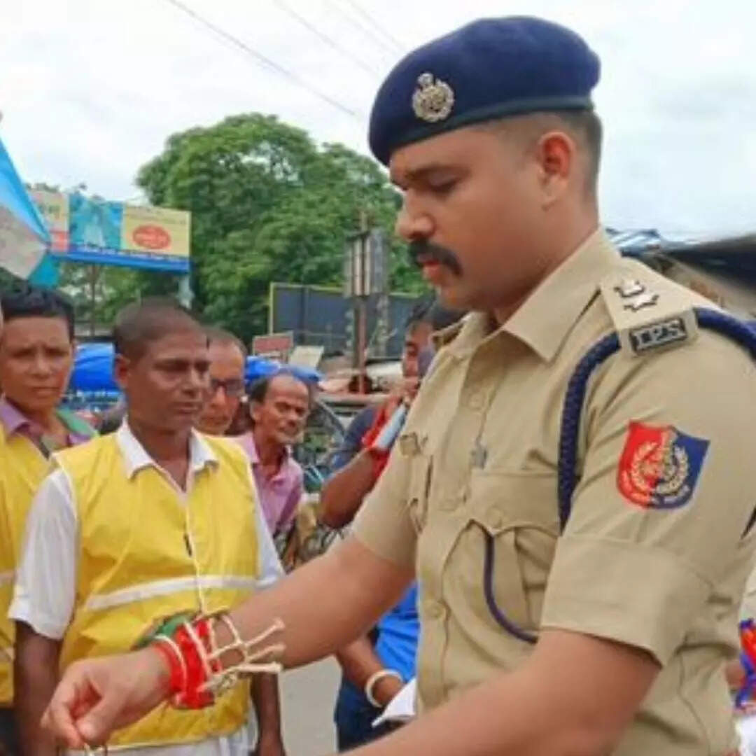 Success Story of IPS Umesh Ganpat 12th Fail Sold Milk on Cycle Know how ...