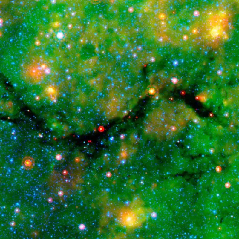 अंतरिक्ष में स्कल और ब्लैक विडो क्या कर रही? NASA ने तस्वीरों में ...