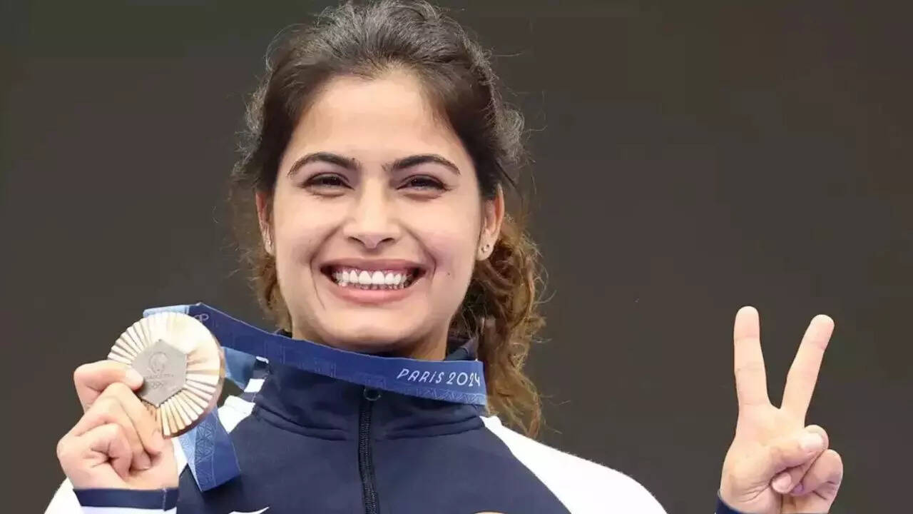 Manu Bhaker Ramp Walk photos viral check glamourous look of olympic ...