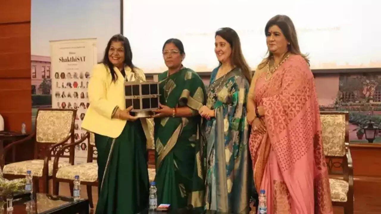 Shaktisat mission:शक्तिसैट मिशन 108 देशों की 12 हजार लड़कियों को ...
