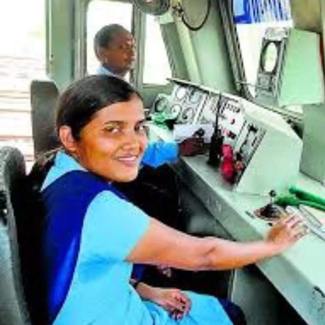 How To Become Train Driver In India know Indian Railway Loco Pilot ...