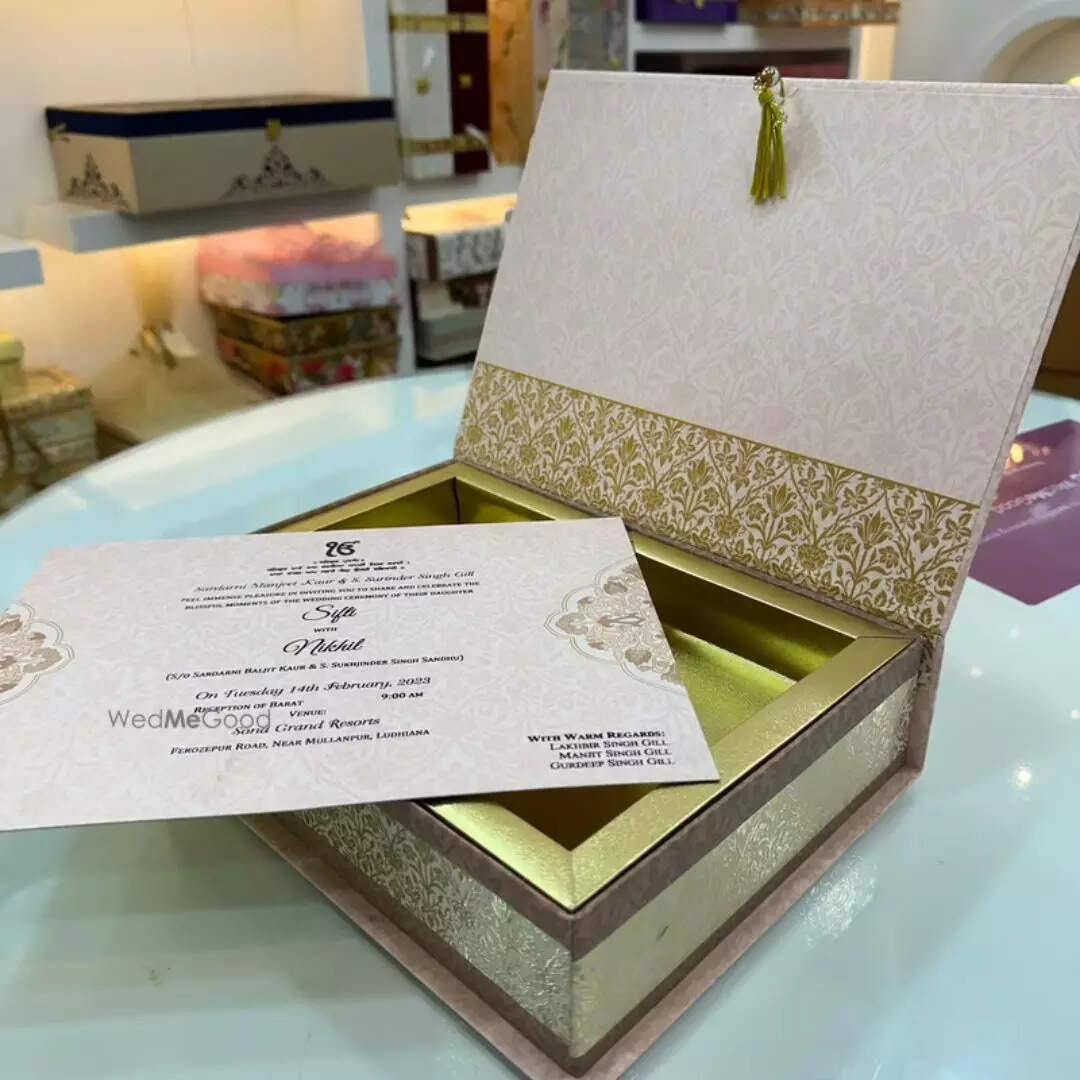 Sadi Card Designs: घर में है शादी तो बनवाएं ऐसे खूबसूरत कार्ड, देखें ...