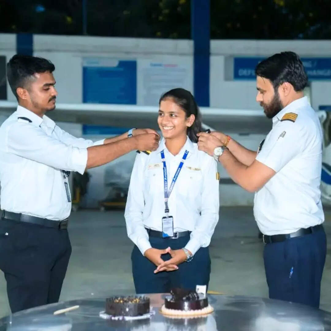 Success Story of Samaira Hullur Become Pilot at the Age of 18 Muslim ...