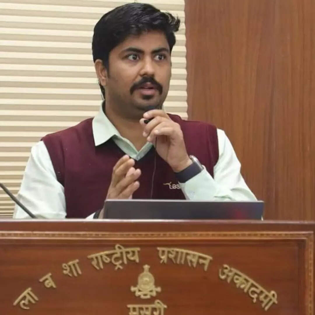 Success Story of IAS Aaditya Pandey Cracked UPSC Become IAS After Break ...