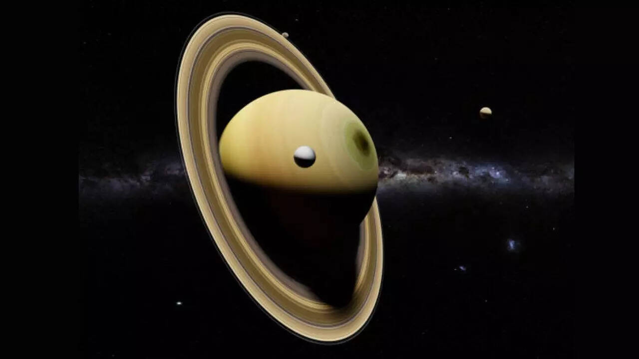 Kiske pass hain sabse jyada chand sabse jayda moon kis grah ke pass ...