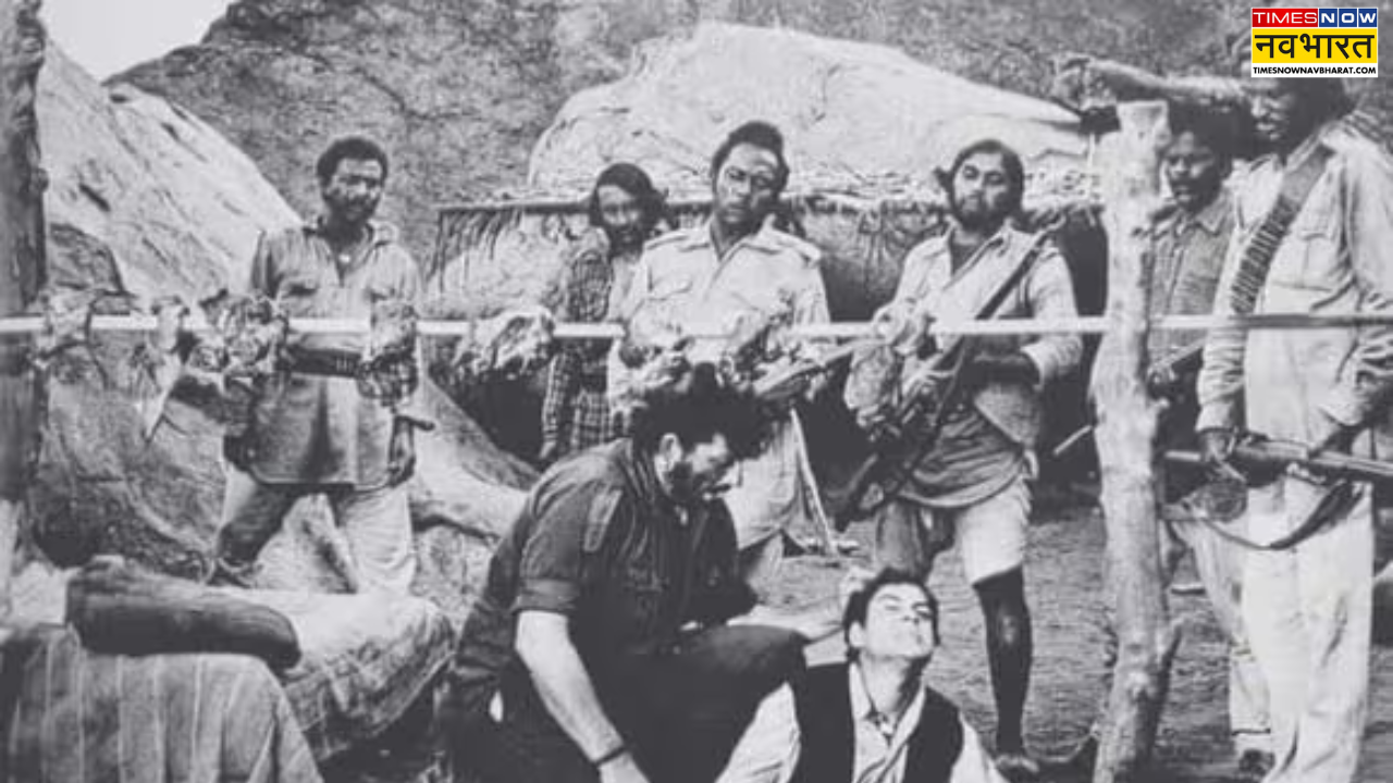 Sholay Iconic Scene: This scene from sholay was removed from movie ...