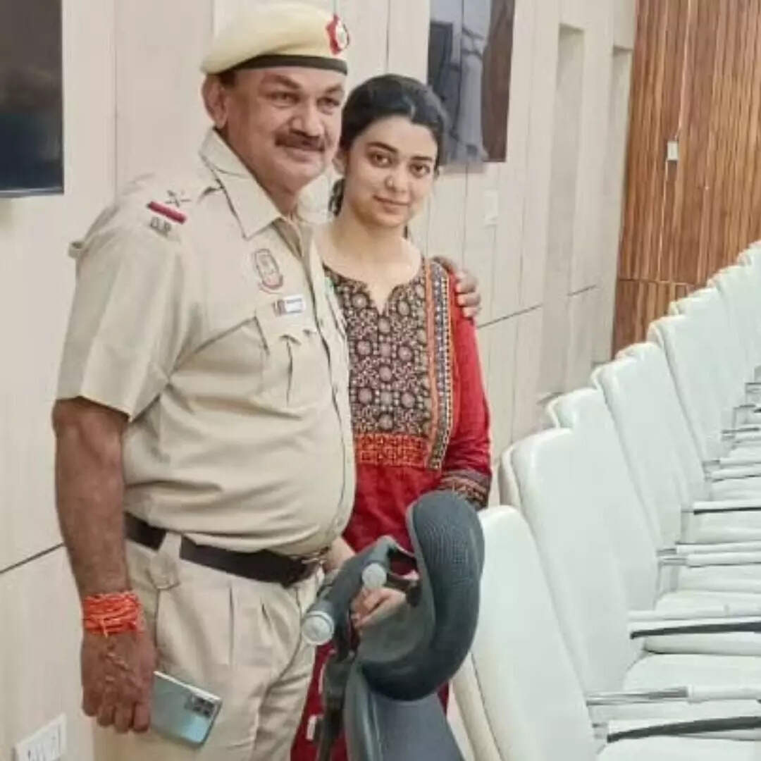 Meet IAS Rupal Rana Daughter of ASI Delhi Police Cracked UPSC with Rank ...