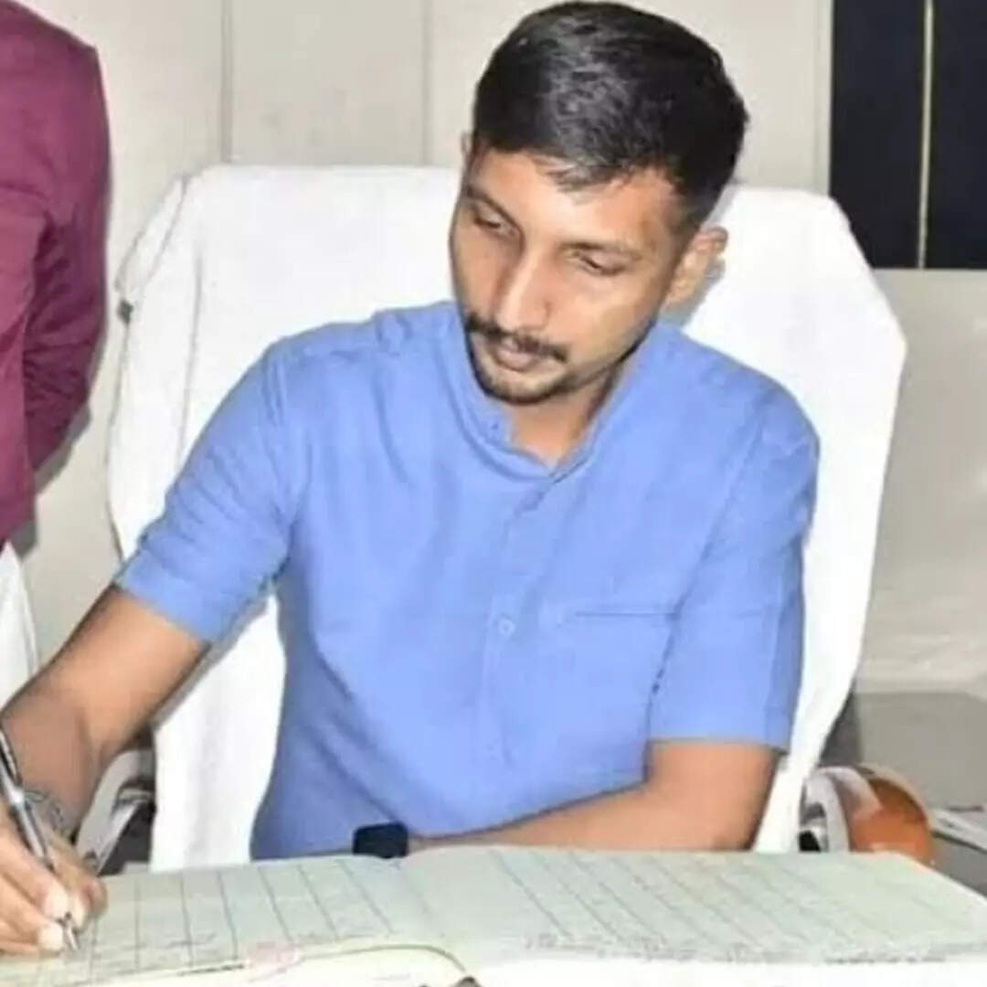 IAS Vishak G is new Lucknow DM know Btech graduate IAS Vishak G success ...