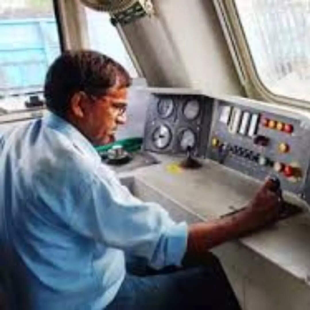 Does a Train Have Steering Know How Turns Indian Railway Facts- क्या ...