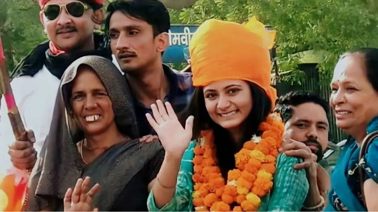 IAS Divya Tanwar Motivational story who cracked UPSC twice at the age ...