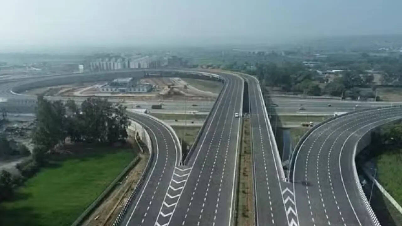 Greater Noida: LG चौक से शारदा यूनिवर्सिटी तक बनेगी 6 लेन सड़क, 15 साल ...