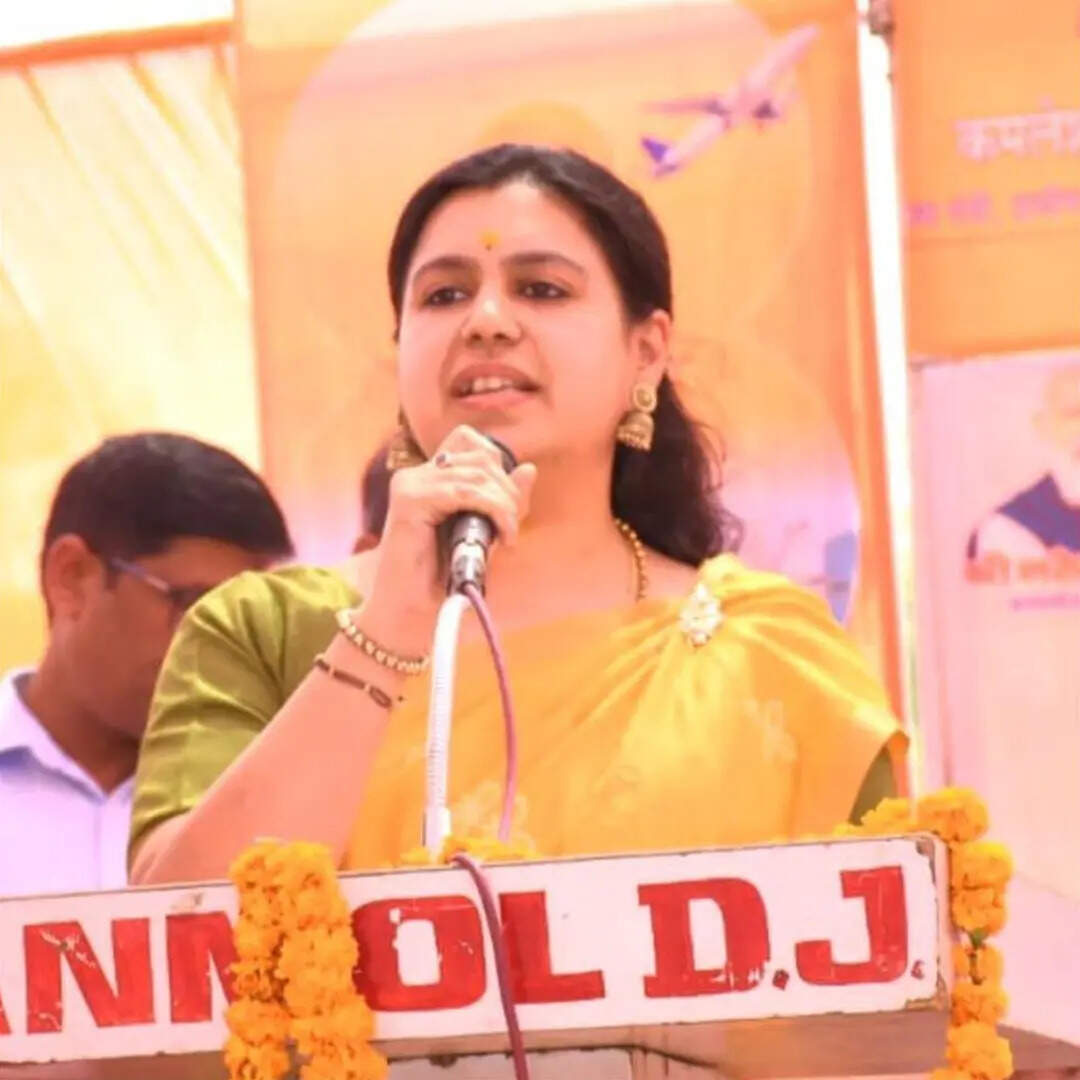 IAS Divya Mittal Motivational story IIT IIM Student Divya mittal who ...