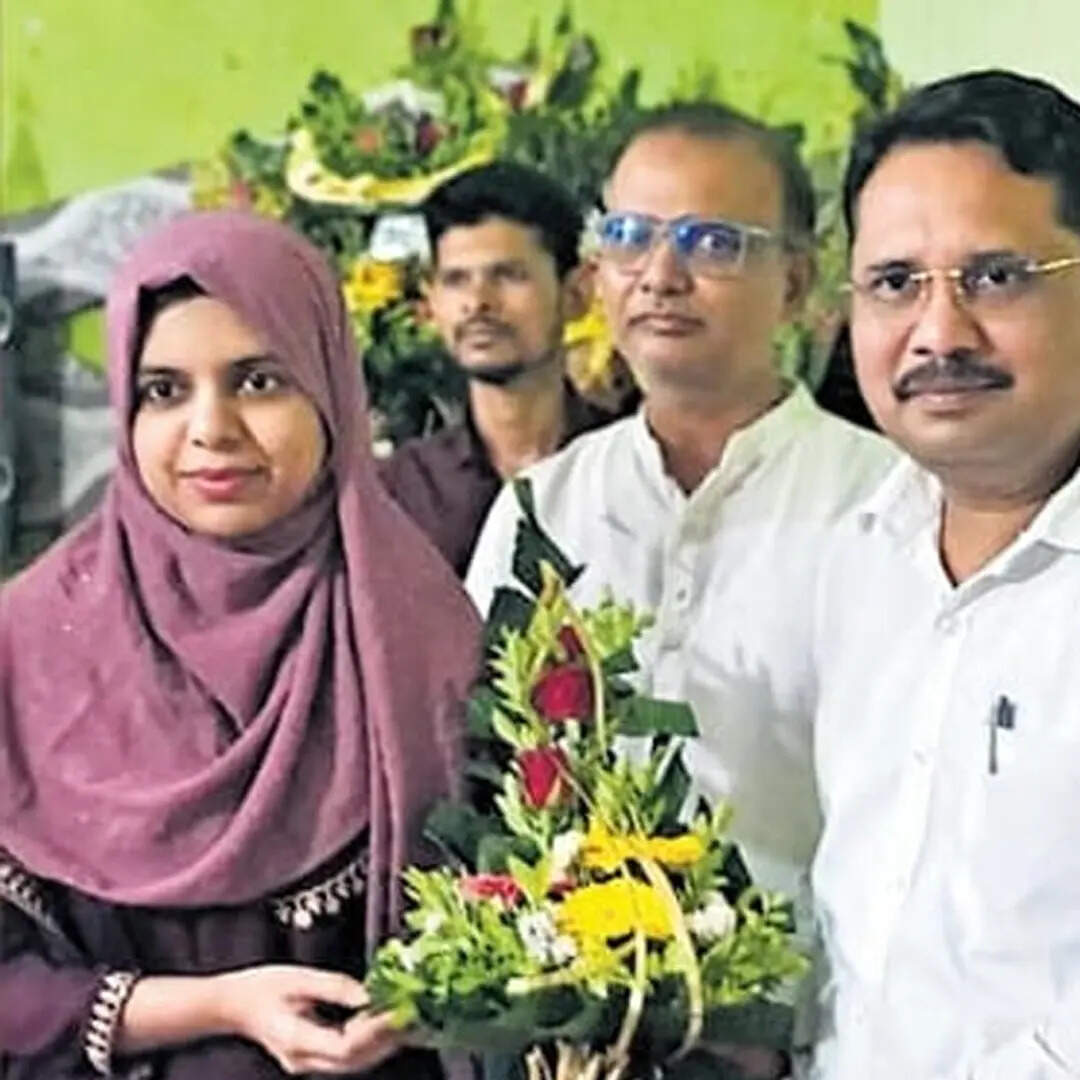 Maharashtra first Muslim Woman IAS Adiba Anam Motivational Story ...