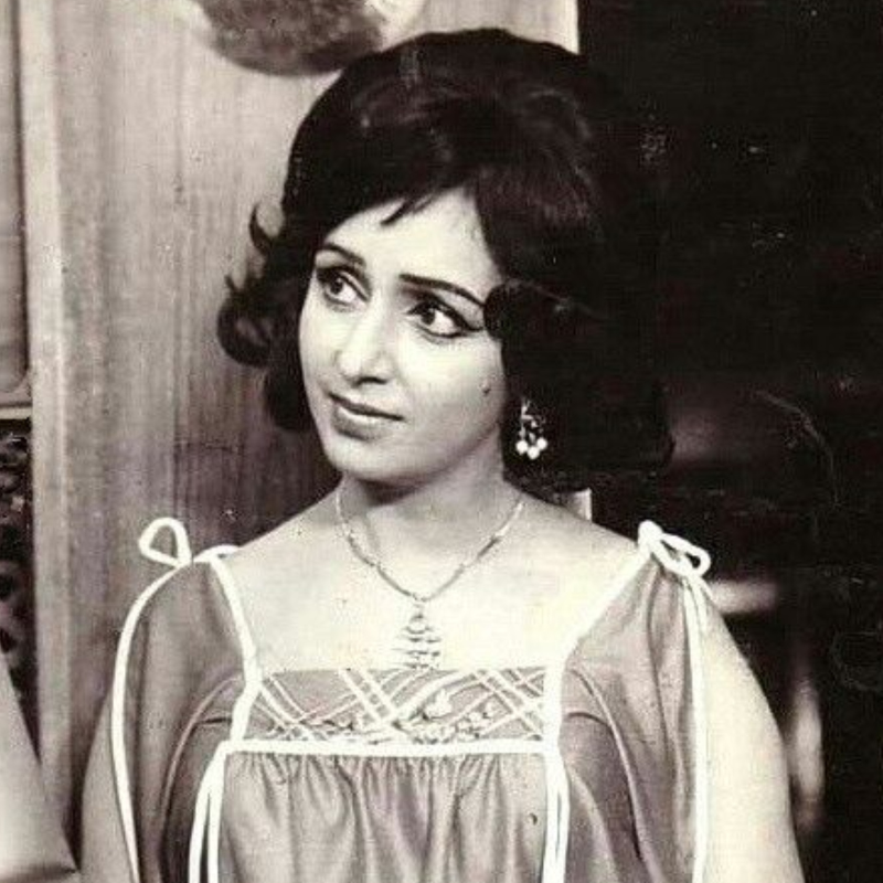 लाखों फैंस के बावजूद मौत से पहले में अकेली पड़ गई थीं बॉलीवुड की ये हसीनाएं, किसी की सड़ी लाश तो ...