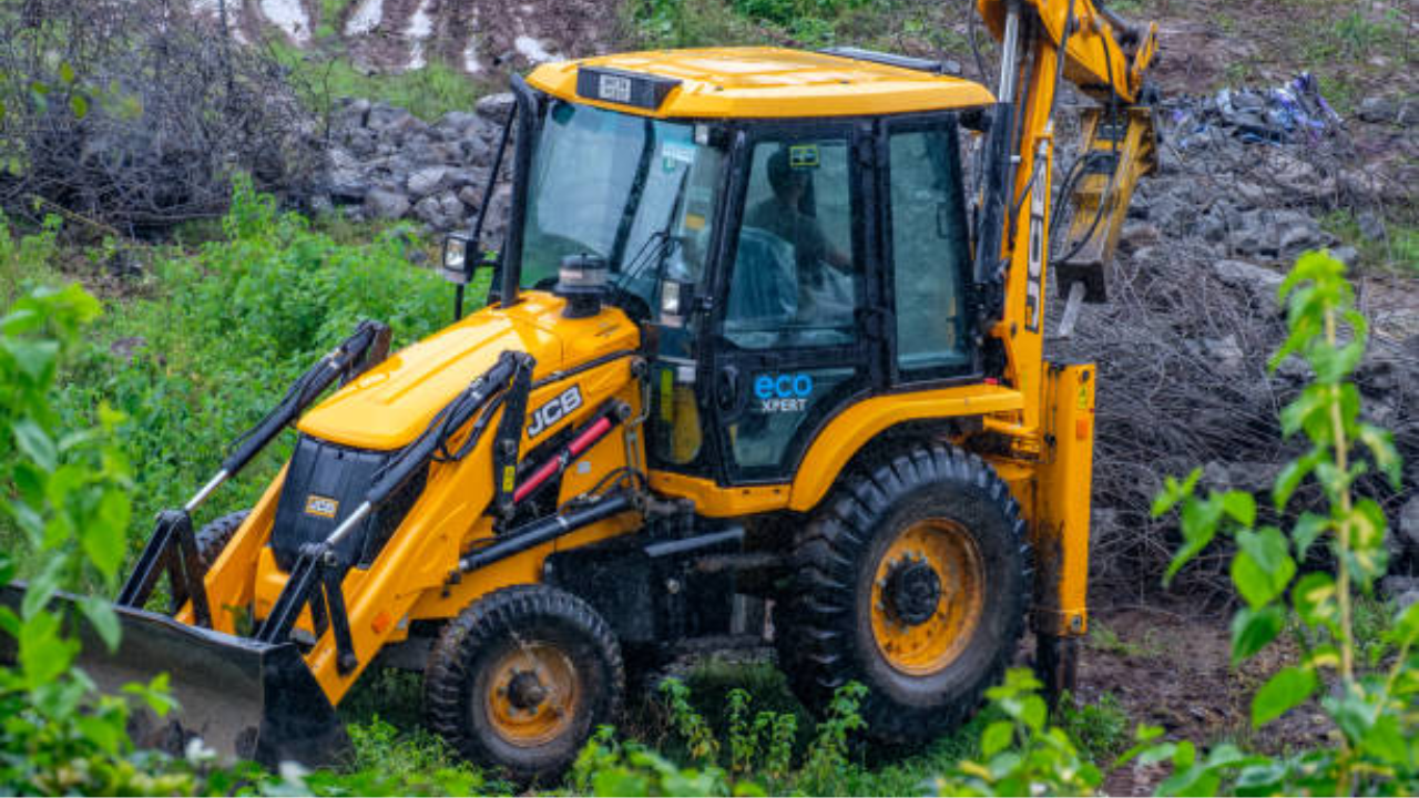 JCB का रंग हमेशा पीला ही क्‍यों होता है, आखिर आज मिल गया जवाब; जान लें