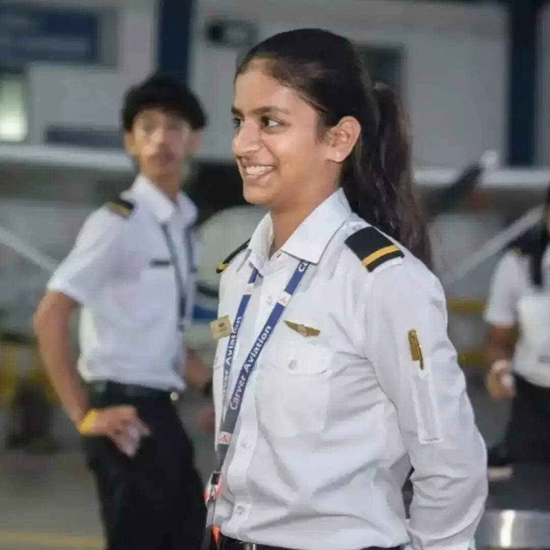 youngest female commercial pilot india samaira hullur success story in ...