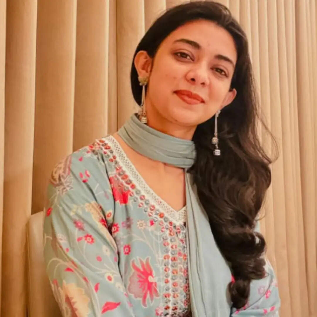 UPSC Success Story Delhi Police ASI daughter Rupal Rana IAS Education ...