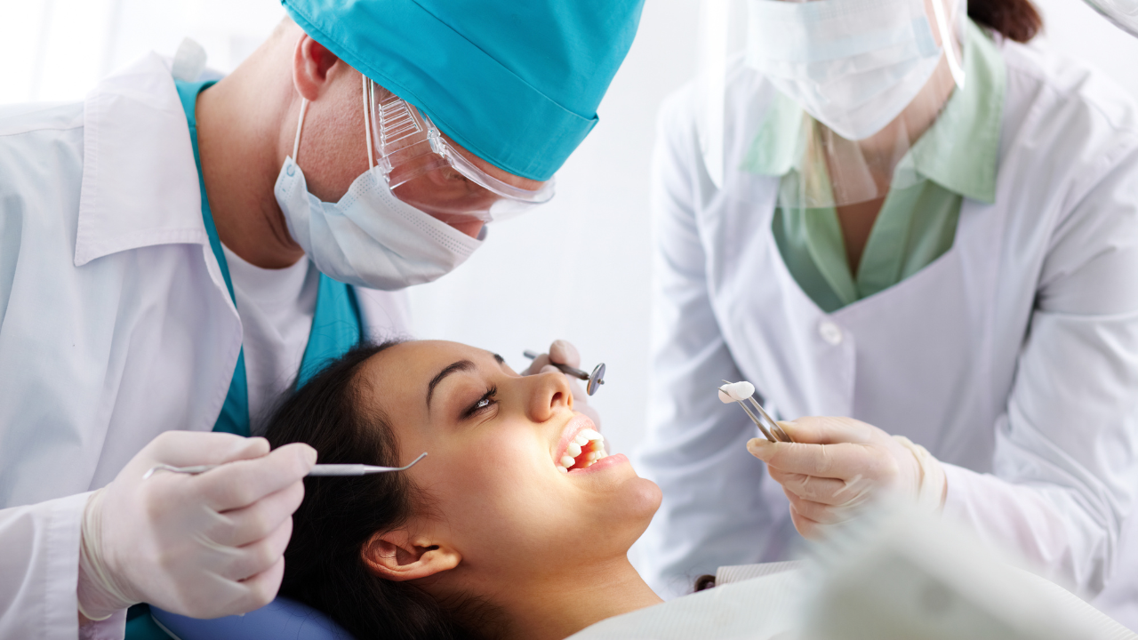 Symptoms Of Oral Cancer Do Not Ignore These Signs Of Oral Cancer In ...