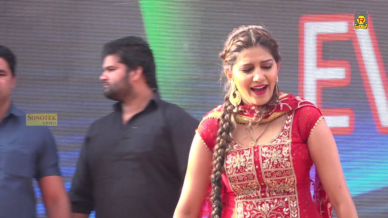 Sapna Choudhary New Dance: जब सपना चौधरी ने हवा में लहरनाई चोटी, खूब ...