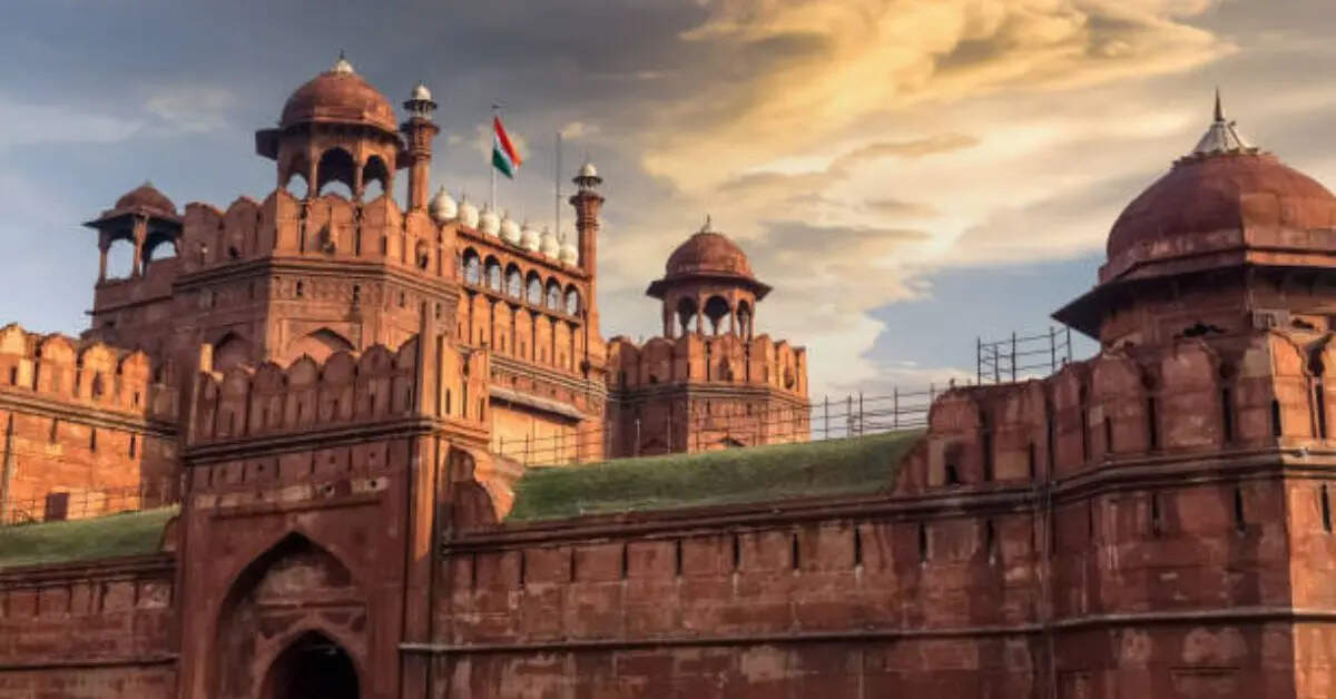 लाल किले की सुरक्षा में लगी सेंध, डमी बम के साथ अंदर पहुंची स्पेशल सेल ...