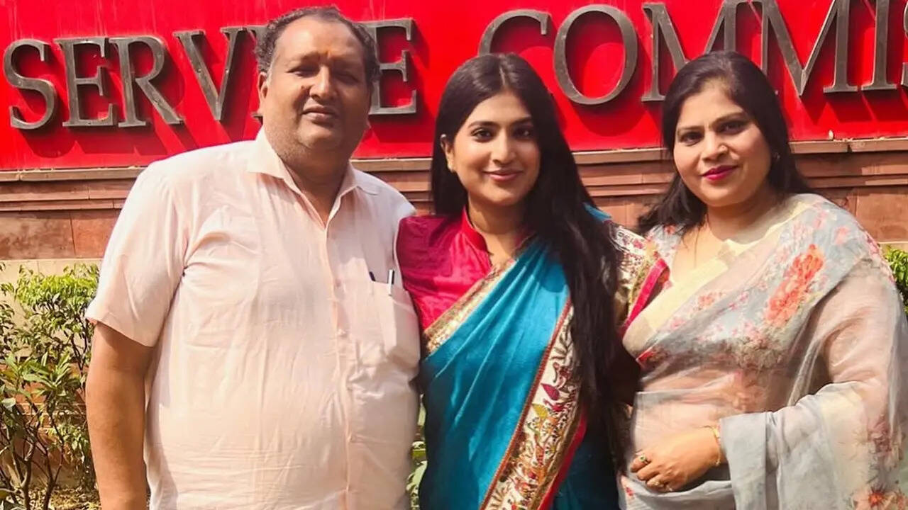 IAS Priyanka goel inspirational story who became ias in 6th attempt of ...