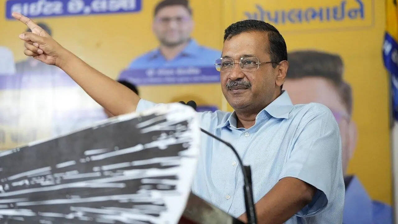 AAP के राष्ट्रीय संयोजक अरविंद केजरीवाल का जन्मदिन आज, देश भर से मिले ...