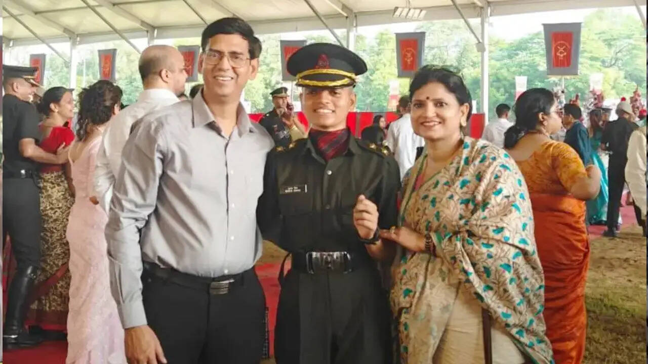 Lieutenant Mukta Singh Inspirational story daughter of air force ...