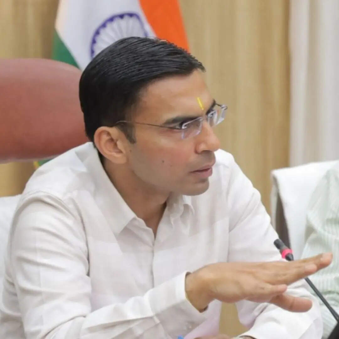 Uttarakhand Minister ganesh joshi and dm dehradun savin bansal ...