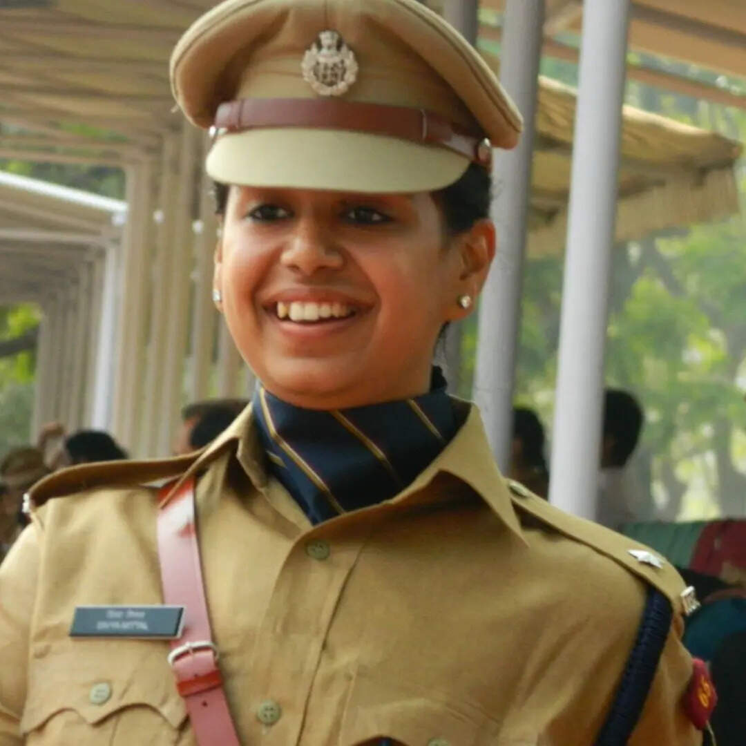 IAS Divya Mittal inspirational story iit iim student divya mittal left ...