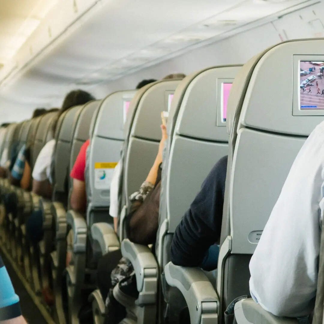 Plane में क्यों नहीं होते ऑटोमैटिक डोर्स, बंद करने में एयरहॉस्टेस के छूट जाते हैं पसीने why ...