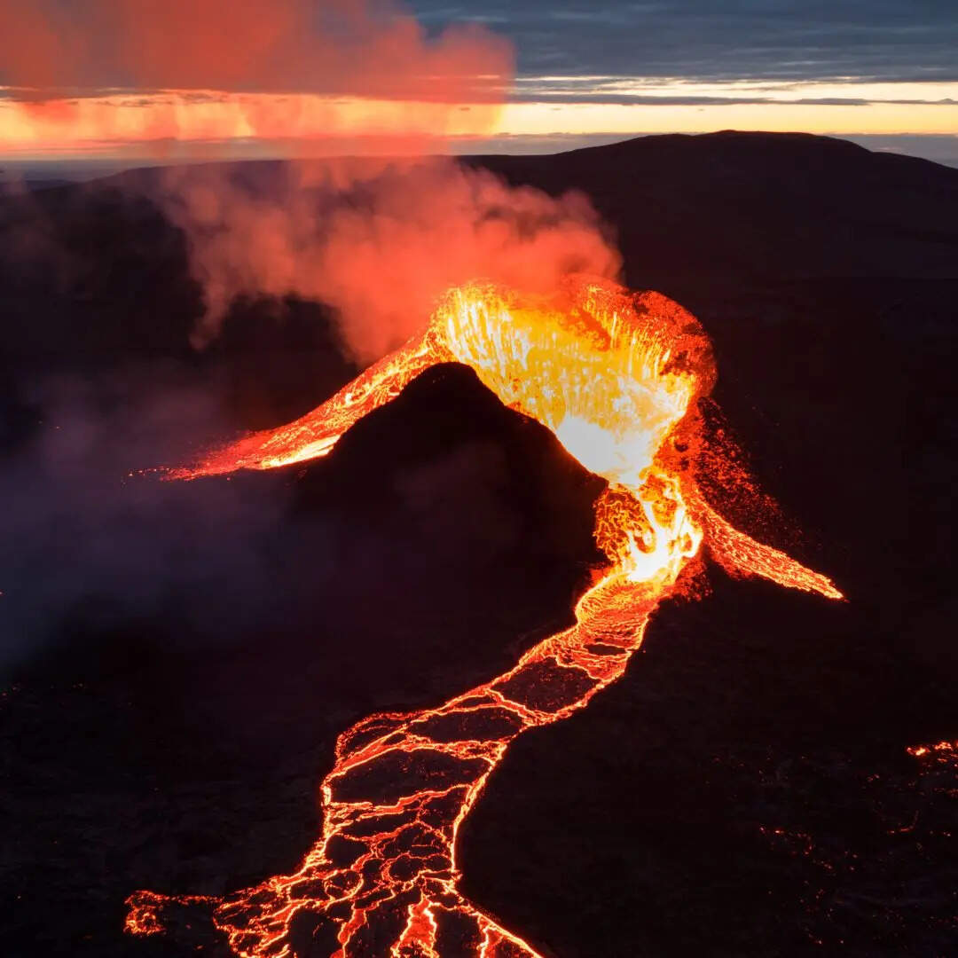 क्या होता है Ring Of Fire ? जिसकी वजह से इंडोनेशिया पर मंडराता है ...