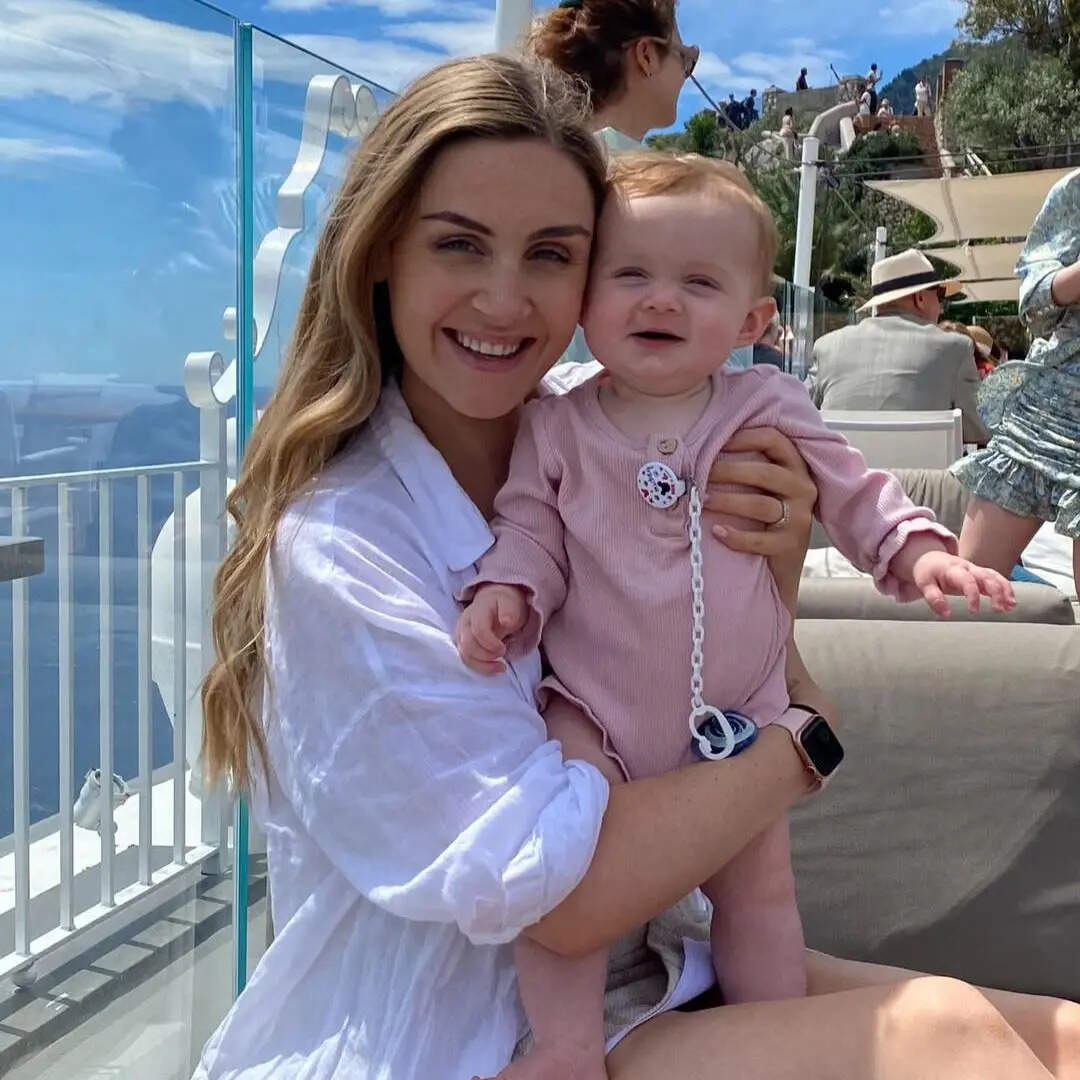 Travis Head Ki Khubsurat Patni: Ashes Trophy 2025 26 Australia batsman ...