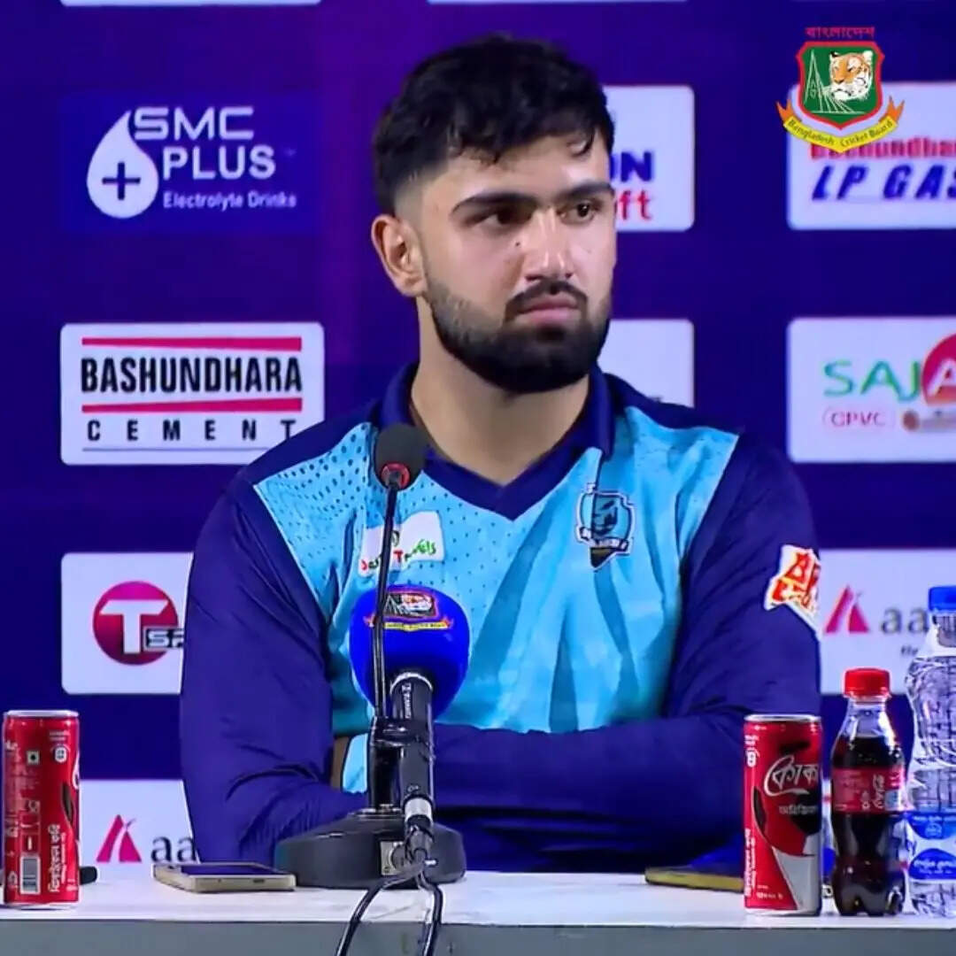 Cricket ki pitch par Maa Beti Ki Jodi: Mohammad Nabi With Son Hassan ...