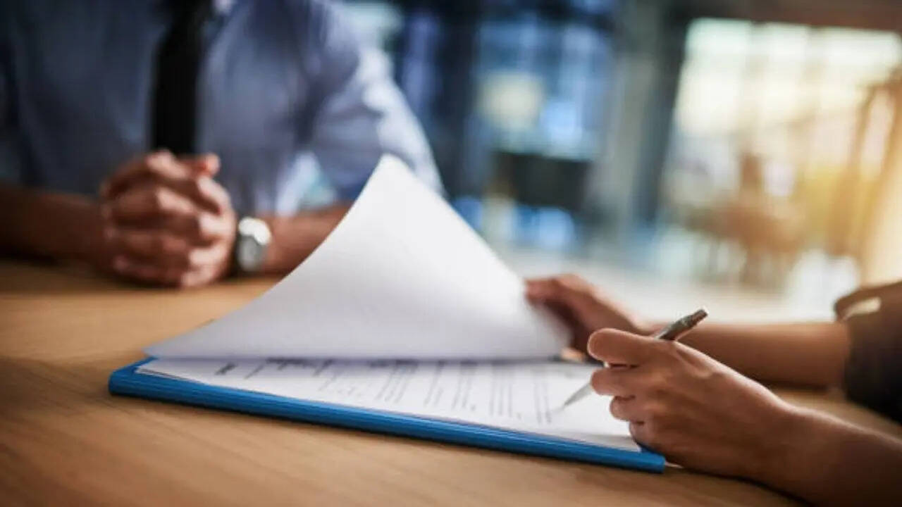 आपकी किसी LIC पॉलिसी का अमाउंट तो नहीं रह गया अनक्लेम! ऐसे लगाएं पता