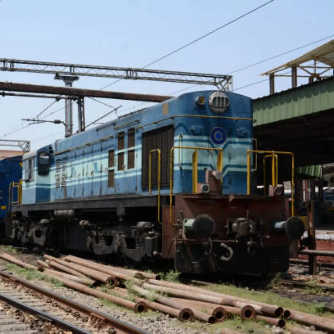 How Many Seats Are There In One Coach of train Indian Railway Sleeper ...