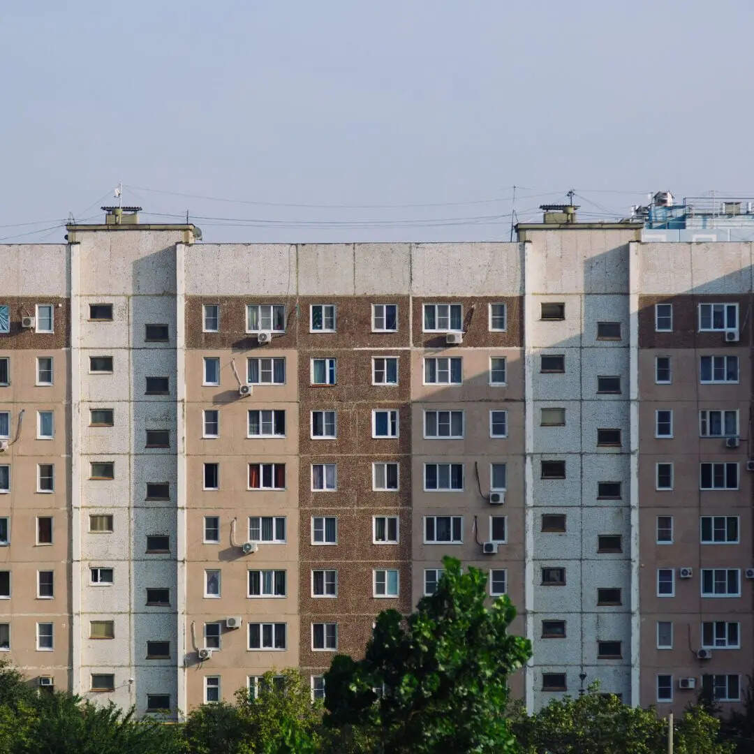 free ka ghar rahne ke liy milte hain har sal 2.5 lakh rupaye