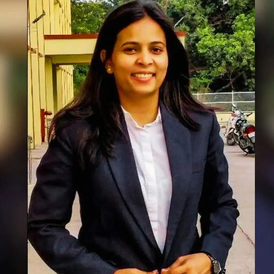 IPS Arfa Usmani Motivational Inspirational story shopkeepers iitian ...