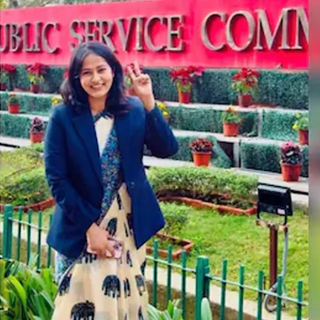 IAS Monika Srivastava Motivational inspirational story IIT Topper BPSC ...