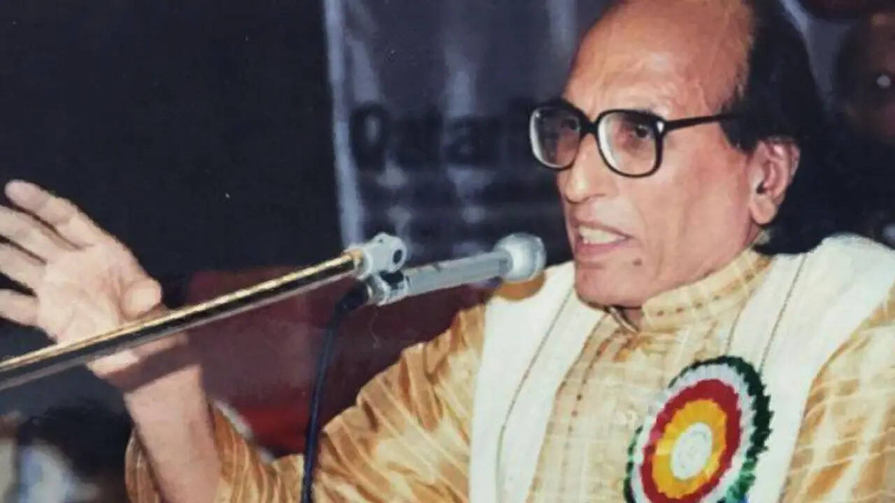 शायरी के 'बद्र' का अस्त; मशहूर शायर डॉ. बशीर बद्र का 91 वर्ष की उम्र ...