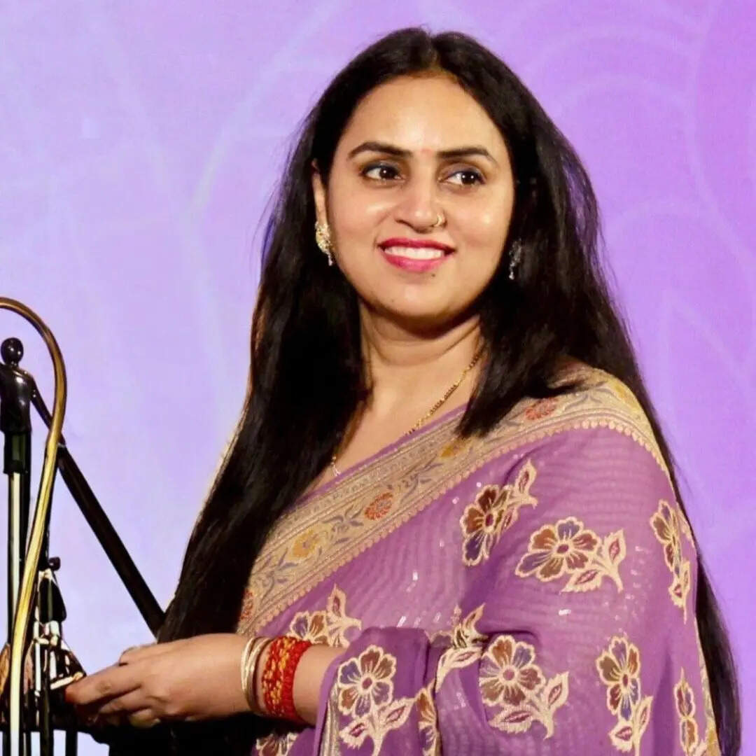 PCS Deepa Bhati Success Story 18 years of marriage and mother of three ...