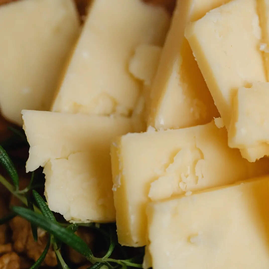 सिर्फ कुछ चीजों से घर पर बनाएं Cheese, स्वाद भी ज्यादा और भरोसा भी
