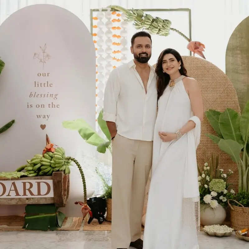 Karishma Tanna Baby Shower: रॉयल अंदाज में हुआ करिश्मा का बेबी शावर ...