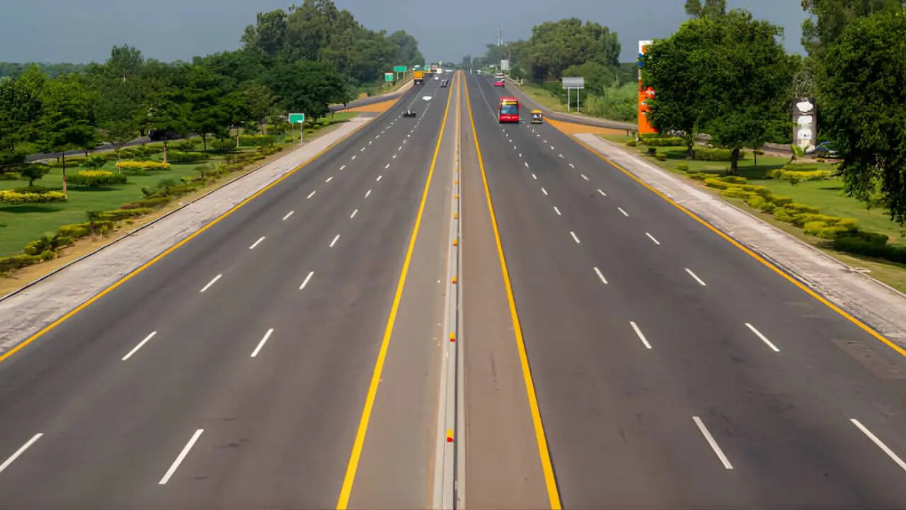 हाईवे और एक्सप्रेसवे पर बदलेगी स्पीड लिमिट, मौसम के हिसाब से कटेगा ...